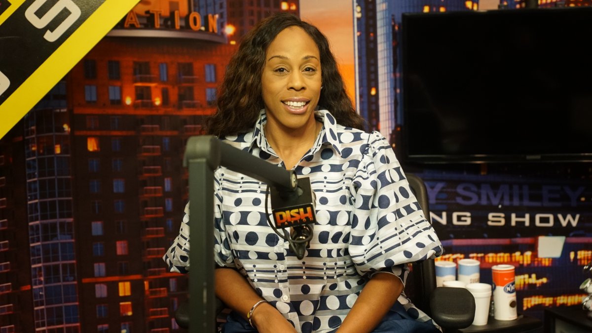 Dianna ‘Coach D’ Williams Visits The Rickey Smiley Morning Show [PHOTOS ...