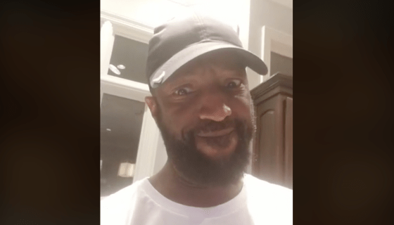 Rickey Smiley's House Full Of Love, Family & Food On Christmas Eve